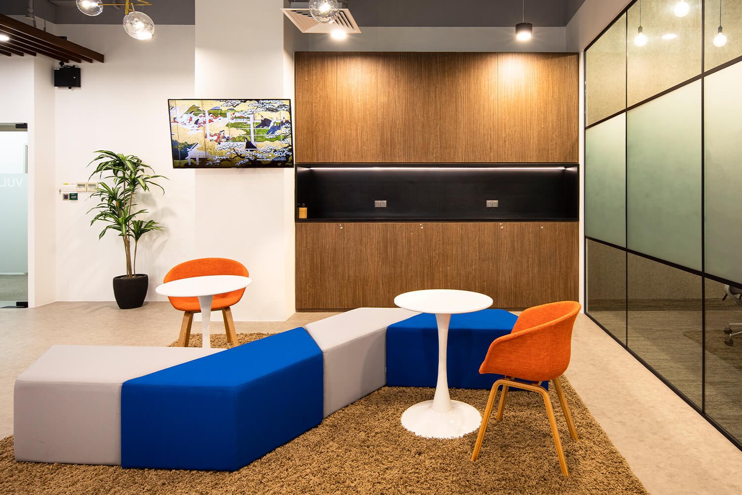 5 Office Decoration Ideas for Coworking or Hot-Desking Space | Comfort ...